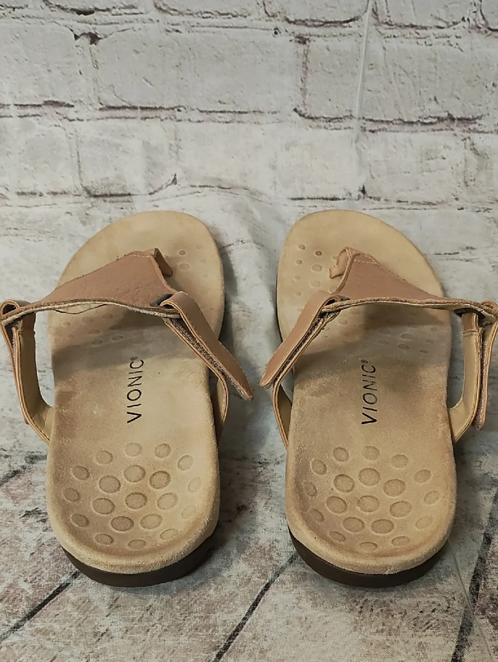 Vionic | Shoes | Vionic Wanda T Strap Supportive Sandals Beige Macaroon ...